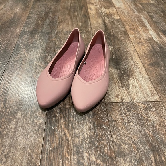 CROCS | Shoes | Crocs Womens Blush Pink Flats | Poshmark
